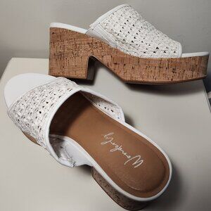 Wonderly | Shoes | Wonderly Halo White Slipon Sandals Excellent To Like ...